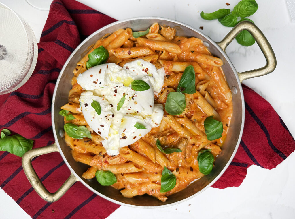 Pennes à la Romanoff, burrata et chair de saucisse – Max L'affamé